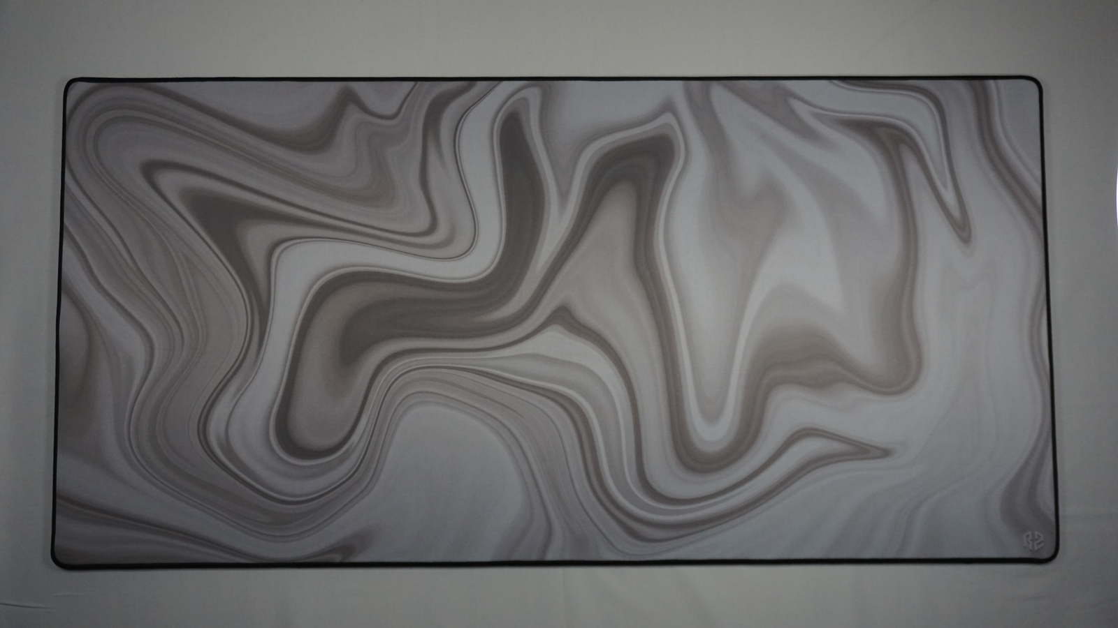 RZ Mousepad Liquid White - Control